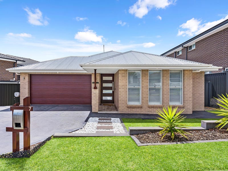 7 Whittingham St, Campbelltown, NSW 2560 - Property Details