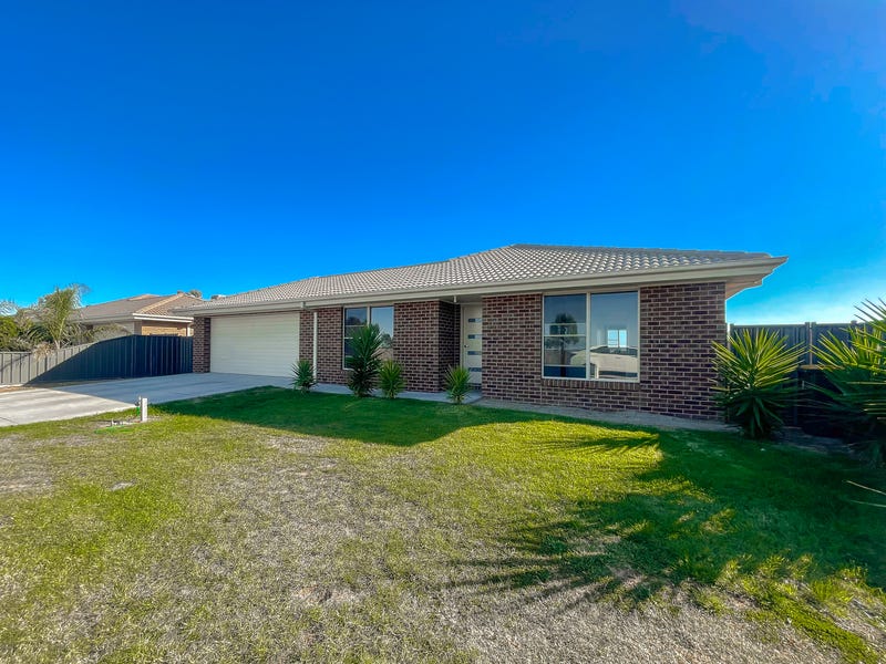 22 Richardson Street, Kerang, VIC 3579 - realestate.com.au
