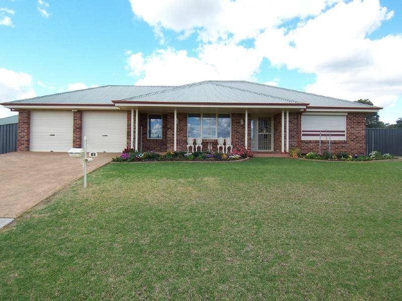 10 Mary Angove Cres, Cootamundra, NSW 2590 - realestate.com.au
