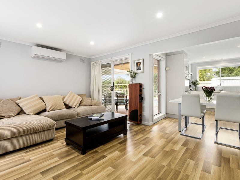 4 Manorvale Parade, Werribee, Vic 3030 - Property Details