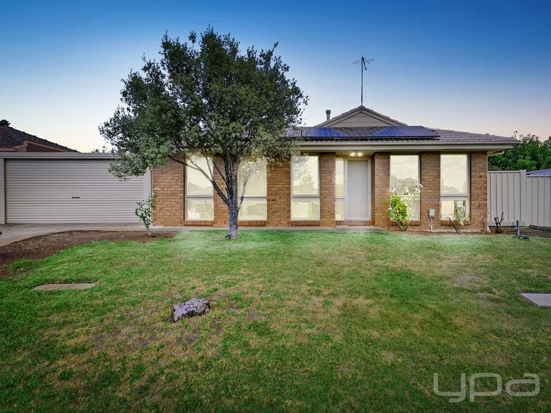 2/21 Cambrian Way, Melton West, VIC 3337 - realestate.com.au