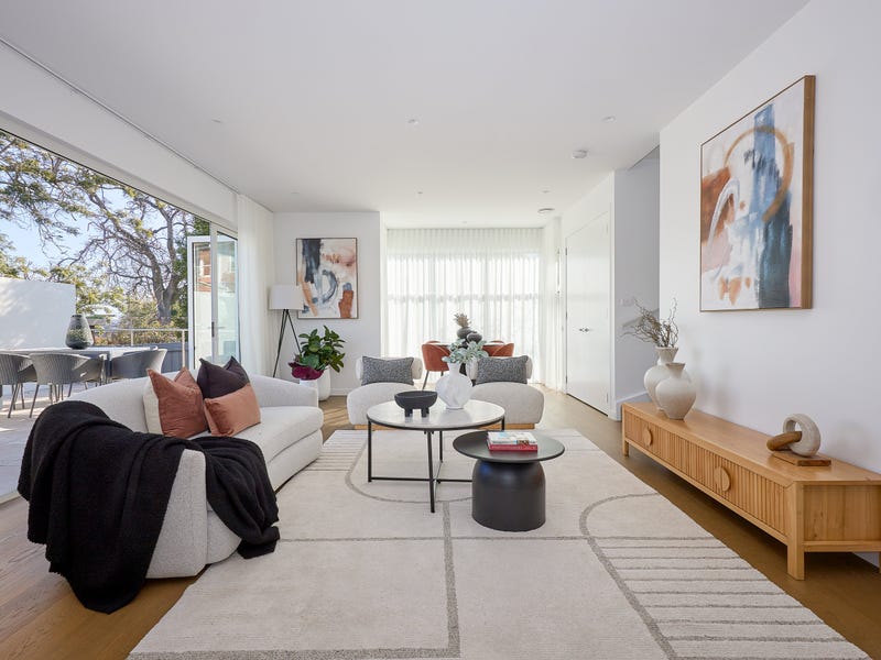 4/4 Hyton Crescent, Kew, Vic 3101 - Property Details