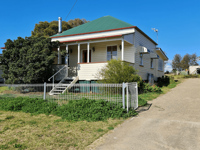 10 Moncrieffe St, Warwick, Qld 4370 - Property Details