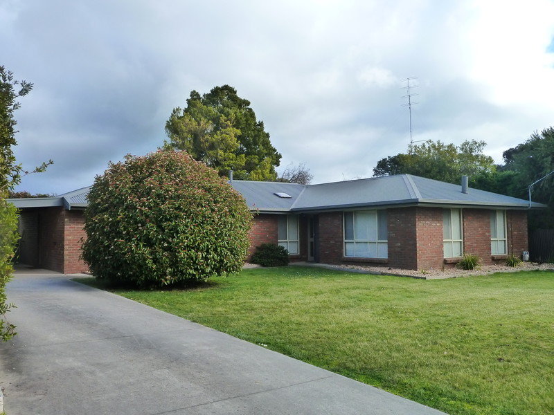 10 Dean Court, Elliminyt, VIC 3250 - realestate.com.au