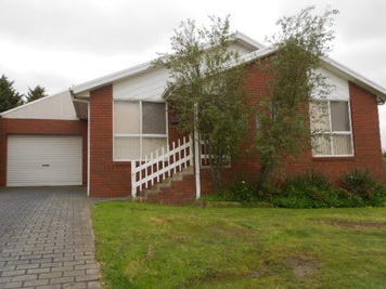 10 Themeda Court, Meadow Heights, VIC 3048 - realestate.com.au