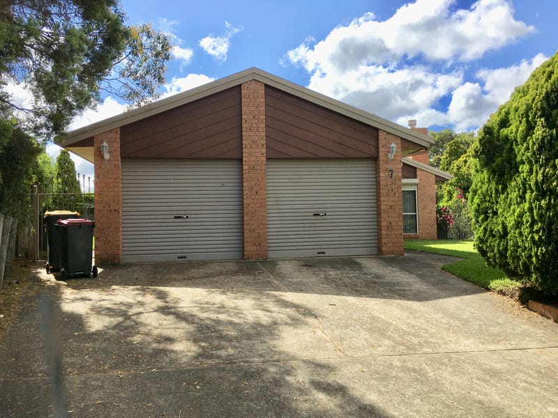7 Broom Place, St Andrews, NSW 2566 - realestate.com.au