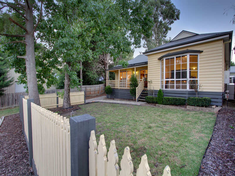 2 VIEW STREET, Croydon, Vic 3136 - Property Details
