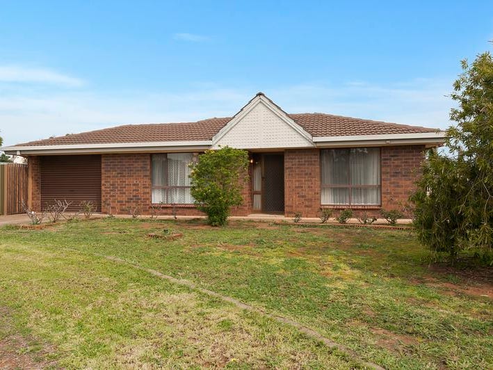4 Cale Court, Craigmore, SA 5114 - Property Details