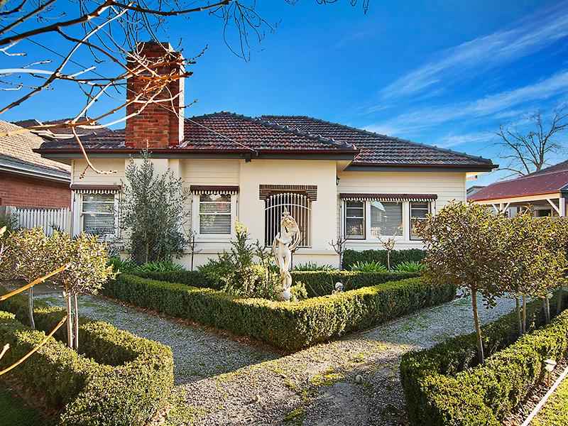 29 Glenview Road, Strathmore, Vic 3041 - Property Details