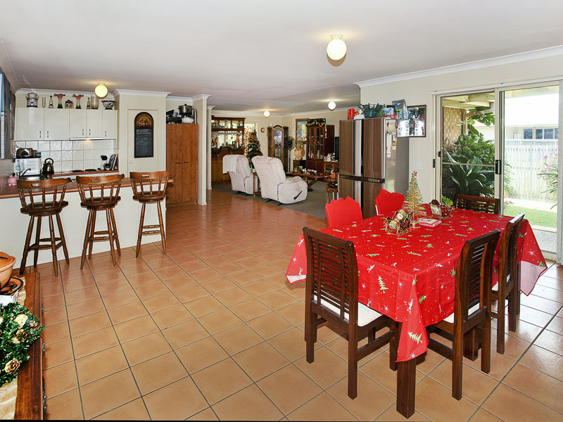 1 David Close, Redcliffe, Qld 4020 - Property Details