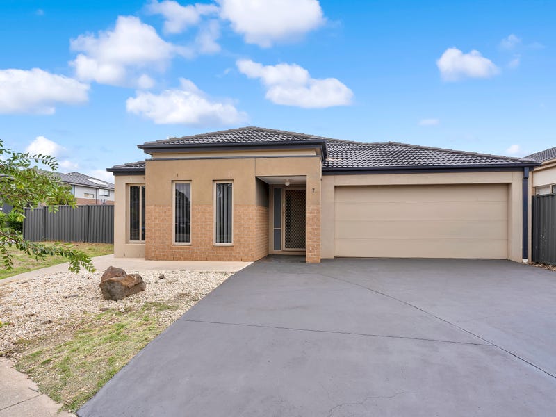 7 Landmark Cres, Manor Lakes, VIC 3024 - realestate.com.au