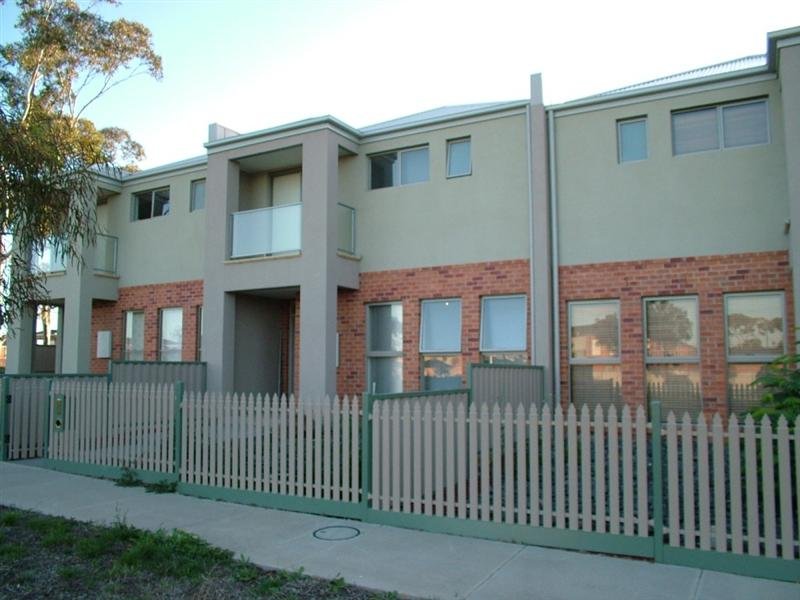 14 Appletree Grove, Cairnlea, Vic 3023 - Property Details