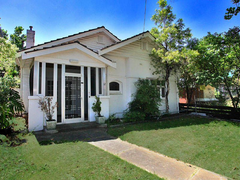 32 Austin Avenue, Elwood, Vic 3184 - Property Details