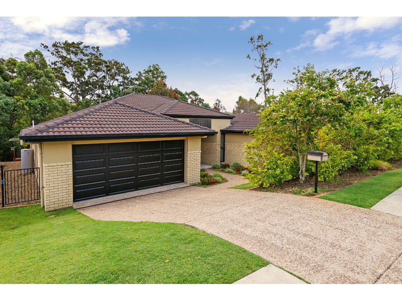 5 Roberts Drive, Maudsland, Qld 4210 - Property Details