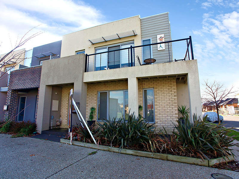 14 Stonebridge Lane, Pakenham, Vic 3810 - Property Details