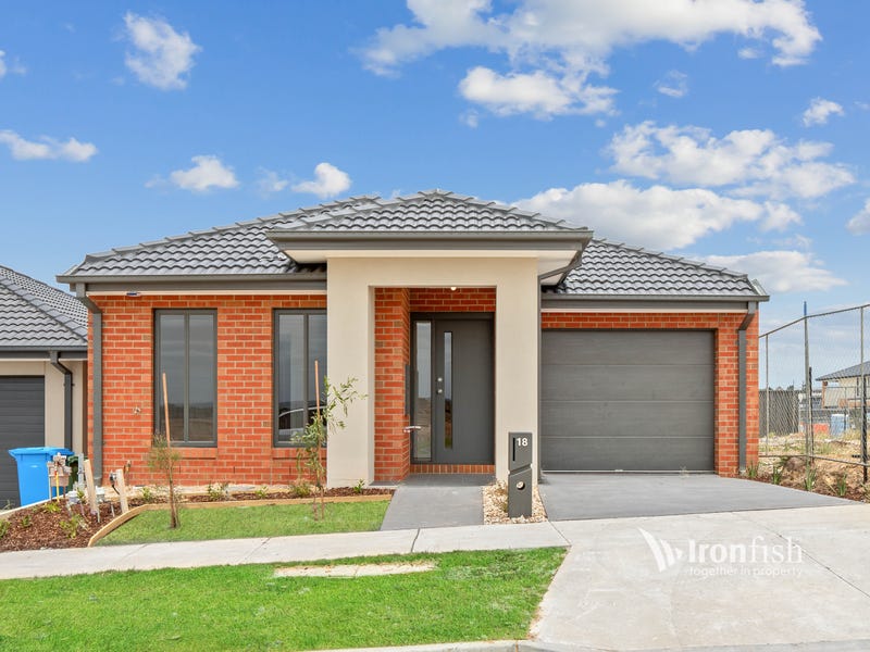 18 Masquerade Road, Berwick, VIC 3806 - realestate.com.au