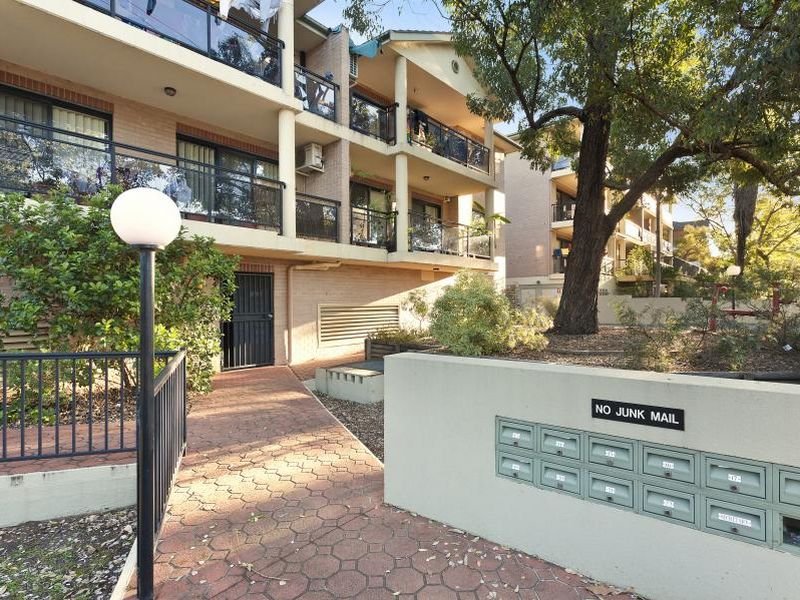 17/8-12 Alexandra Avenue, Westmead, NSW 2145 - Property Details