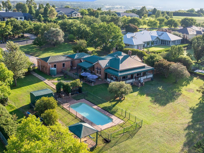 19 Robert Hoddle Grove, Mudgee, NSW 2850 - Property Details