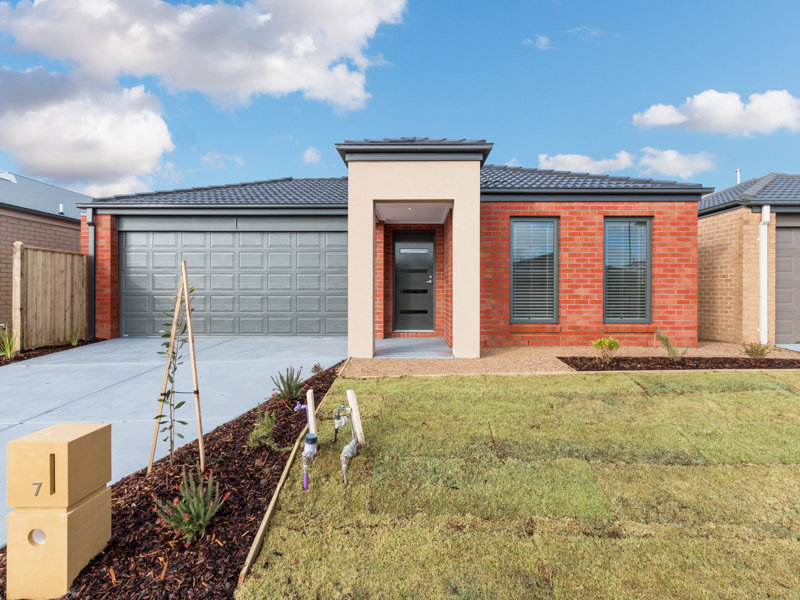 7 George Frederick Road, Cranbourne West, VIC 3977 - realestate.com.au