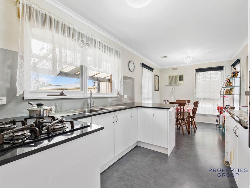 518 Gillies Street, Wendouree, Vic 3355 - Property Details