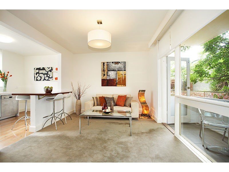 2/82 Dickens Street, Elwood, Vic 3184 - Property Details