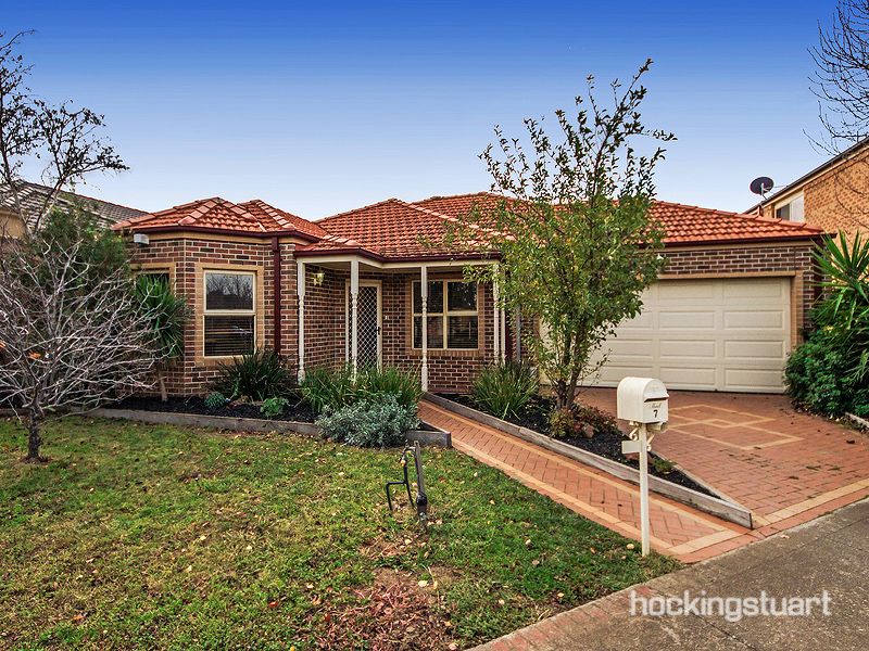 7 Copse Wood Bend, Caroline Springs, VIC 3023 - realestate.com.au