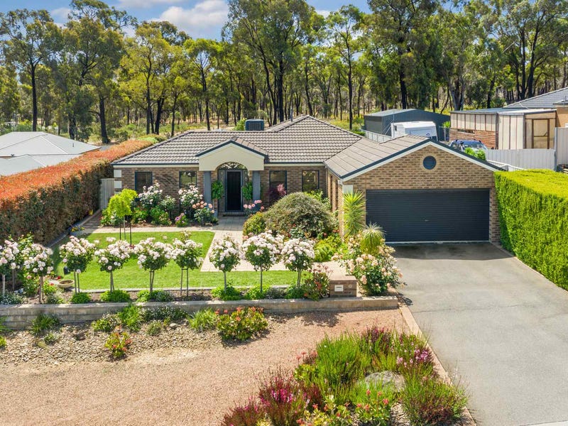 25 Daniel Drive, Golden Square, VIC 3555 - realestate.com.au