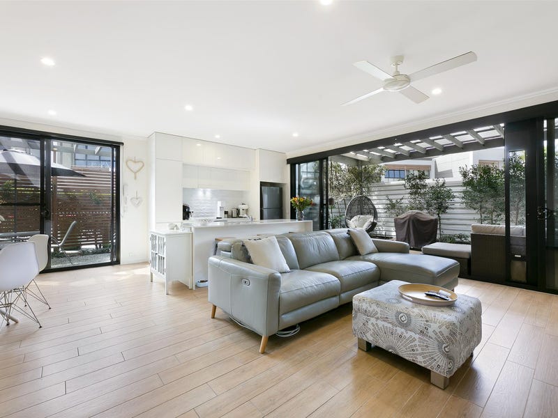 61/42 stadium Drive, Robina, Qld 4226 - Property Details