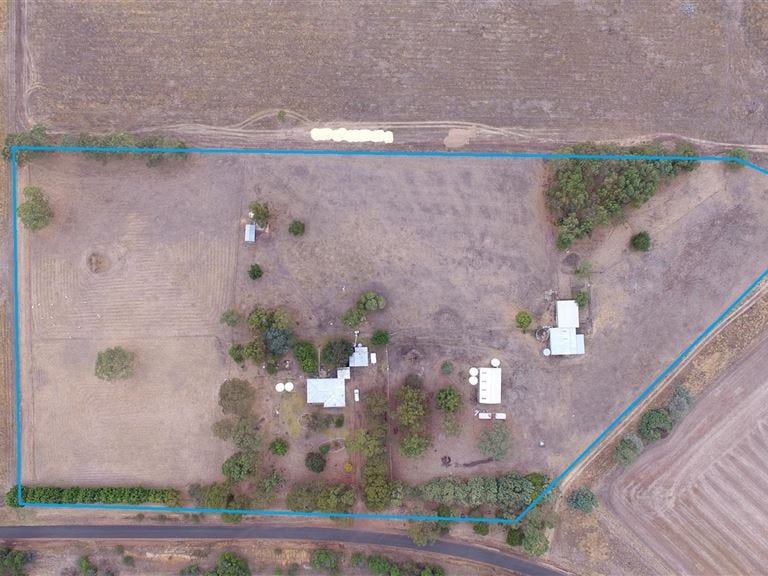 65 Kadnook-Connewirricoo Rd, Edenhope, Vic 3318 - Property Details