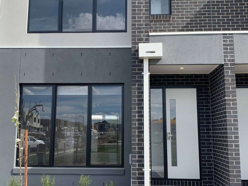 4 Mccomb Lane, Cranbourne, VIC 3977 - realestate.com.au