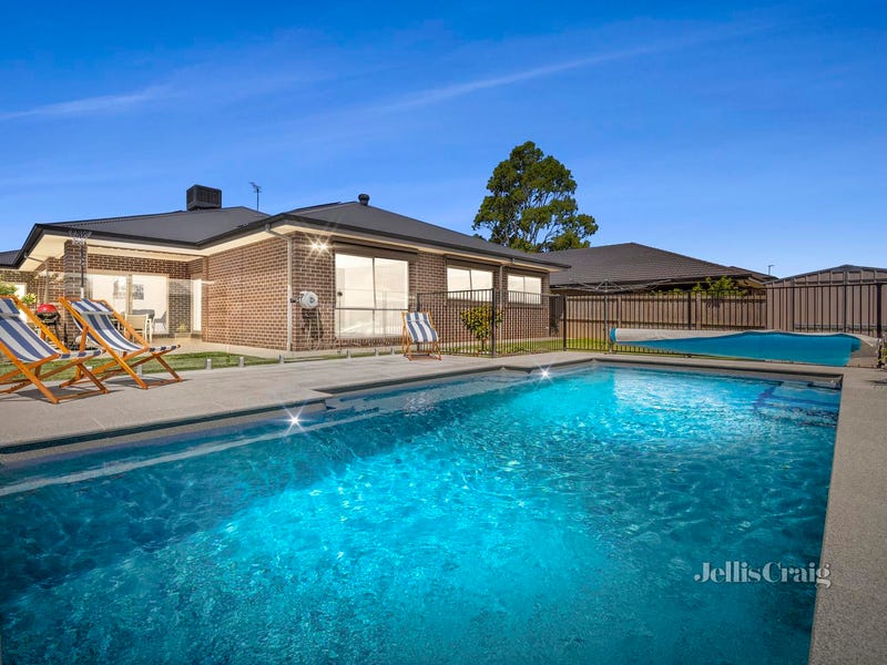 17 Capital Street, Alfredton, Vic 3350 - Property Details