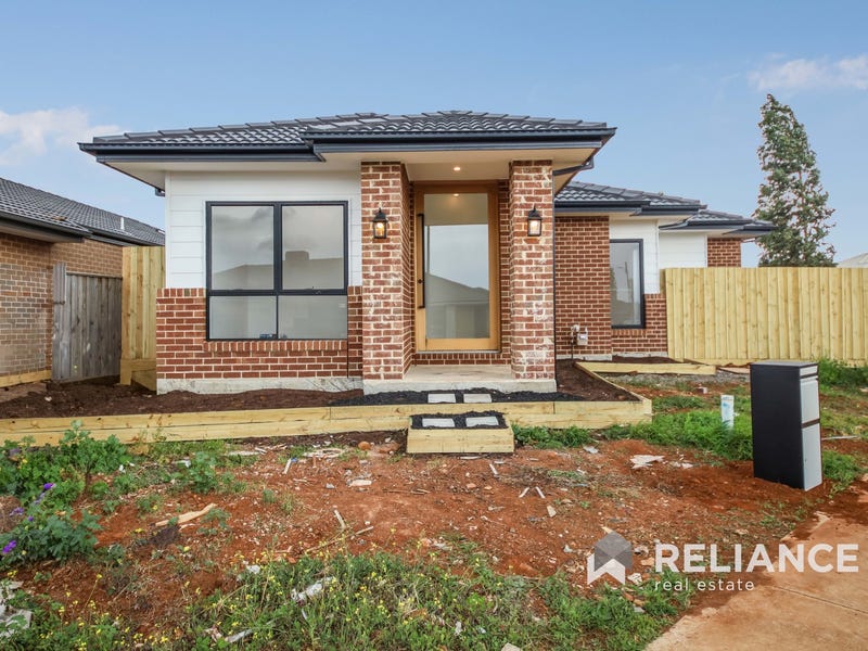18 Kirkham Drive, Thornhill Park, VIC 3335 - realestate.com.au