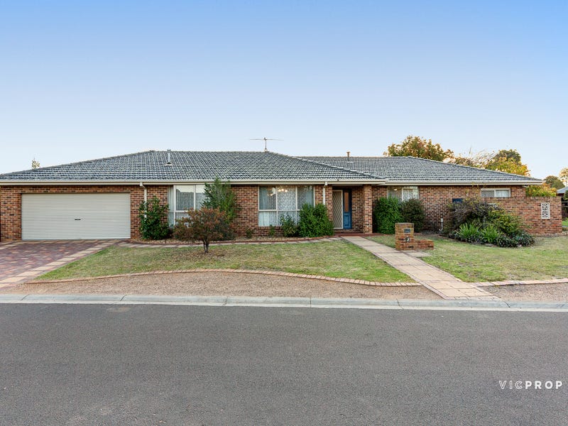 2 Larose Place, Werribee, VIC 3030 - realestate.com.au