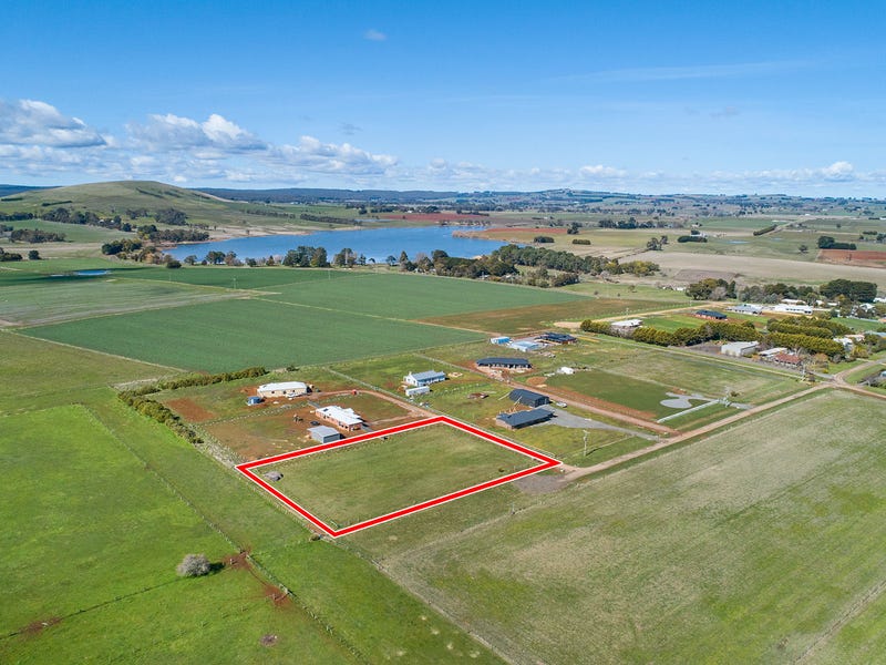 40 Myles Road, Newlyn North, VIC 3364 - realestate.com.au