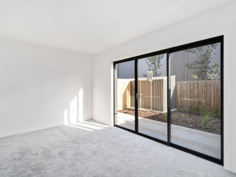 33 Calibre Rtt, Keysborough, VIC 3173 - realestate.com.au