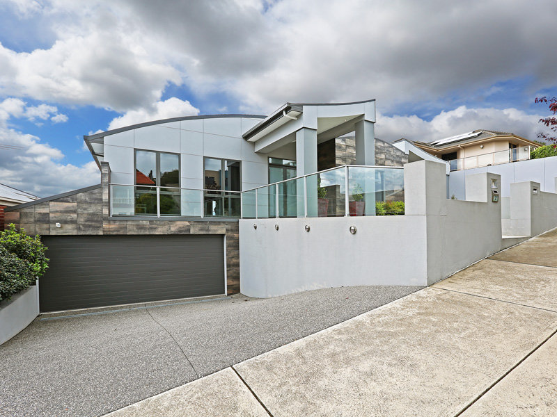 2 Rivington Court, Highton, Vic 3216 - Property Details
