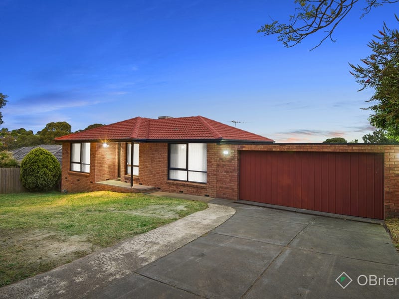 220 James Cook Drive, Endeavour Hills, VIC 3802 - realestate.com.au