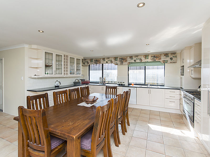 166 Kinross Drive, Kinross, WA 6028 - Property Details