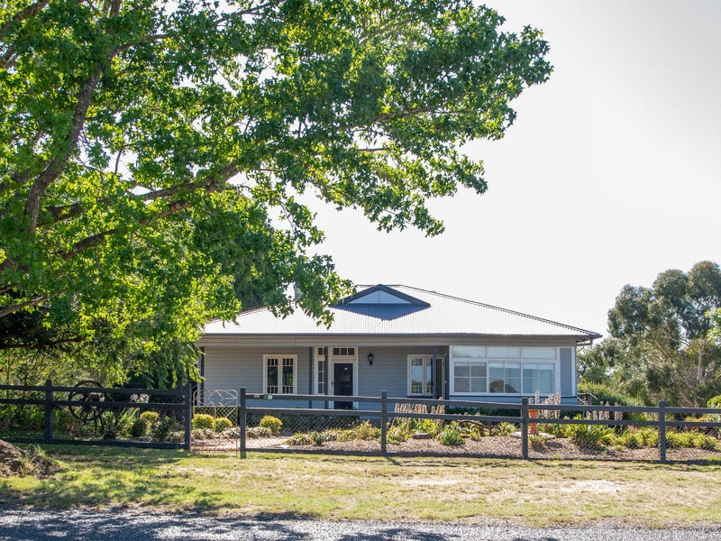 208 Pelham Street, Tenterfield, NSW 2372 - Property Details