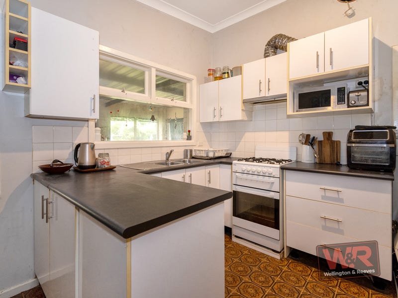 6 Regent Street, Gledhow, WA 6330 - Property Details