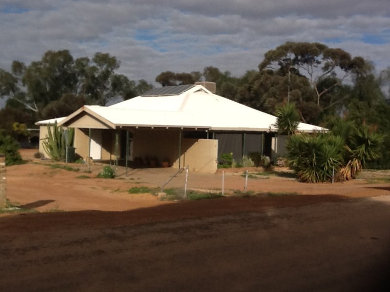 4 Garland Street, Dalwallinu, WA 6609 - Property Details