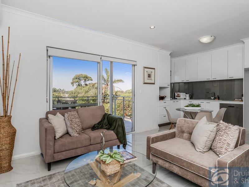 6/1 Stoner Place, Innaloo, WA 6018 - Property Details