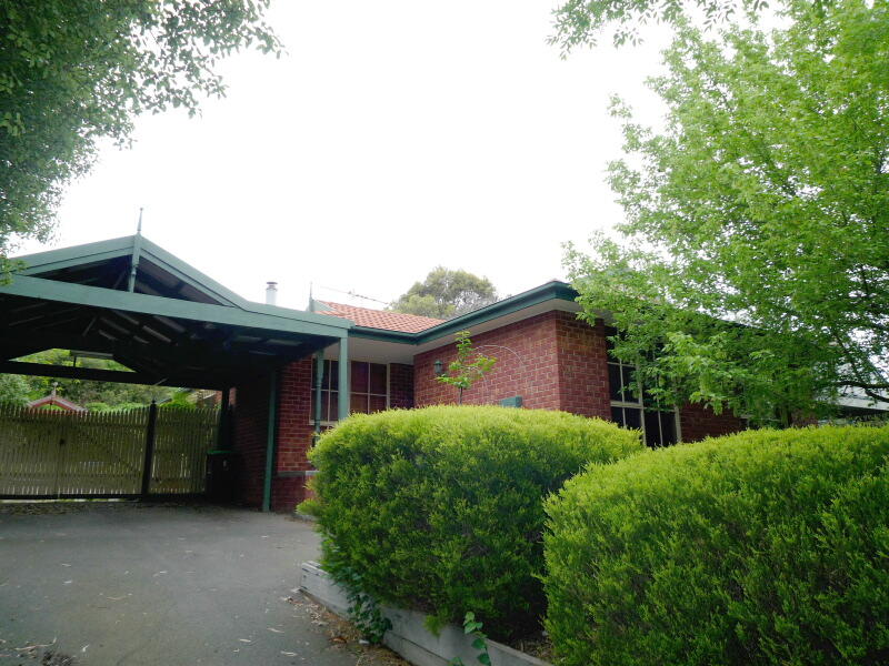 4 Camden Court, Berwick, Vic 3806 - Property Details