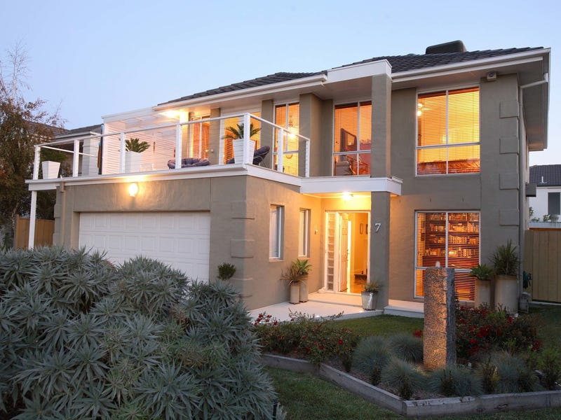 7 Lakeside Drive, Point Cook, VIC 3030 - realestate.com.au