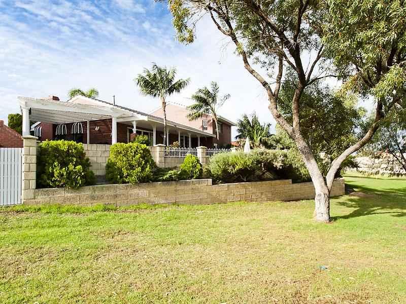 21 Rae Place, Hillarys, WA 6025 - Property Details