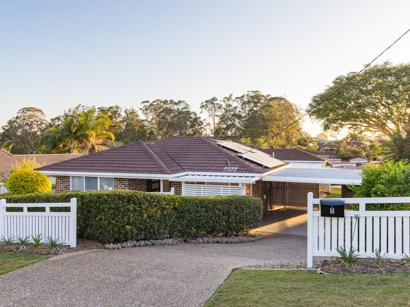 7 Brewster Court, Petrie, Qld 4502 - Property Details