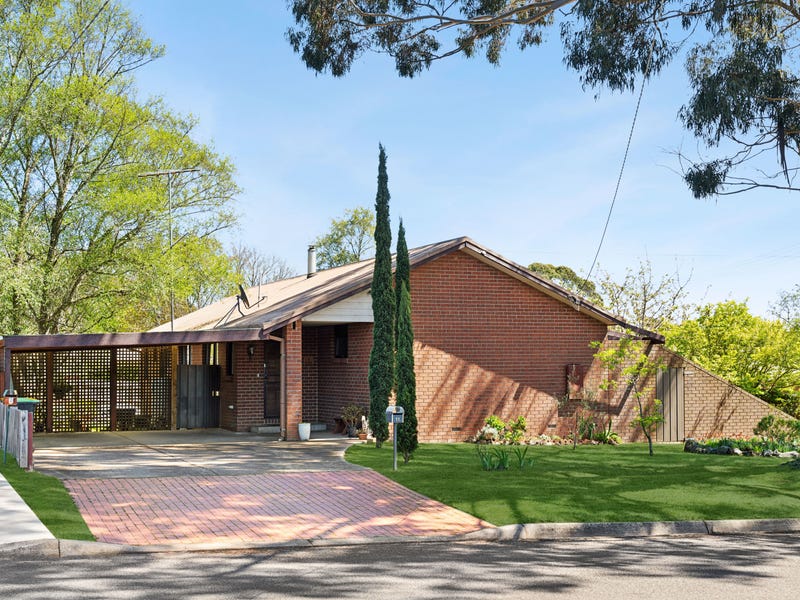 11 Stuart Drive, Woodend, Vic 3442 - Property Details