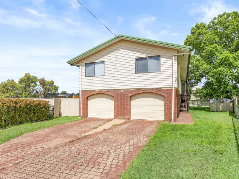 11 Gibson Grove, Emerald, Qld 4720 - Property Details