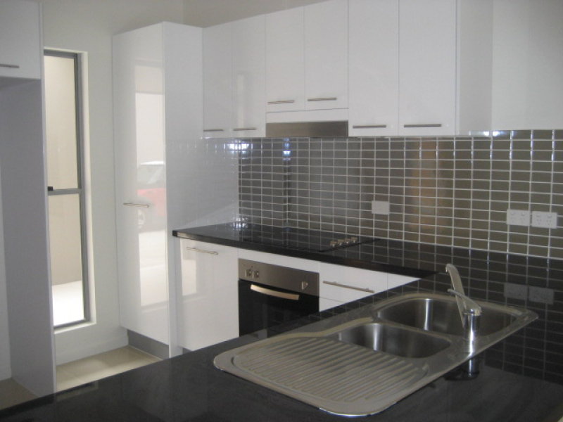 2/16 Broadmere Street, Annerley, Qld 4103 - Property Details