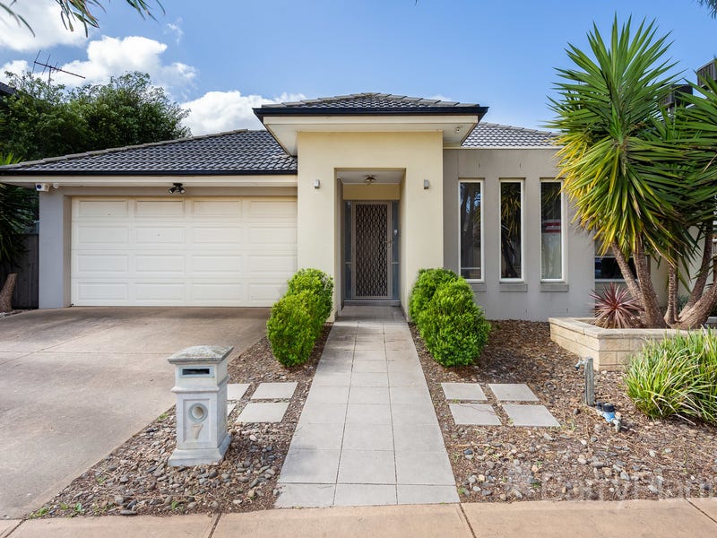 7 Sanctuary Lakes East Boulevard, Point Cook, VIC 3030 - realestate.com.au